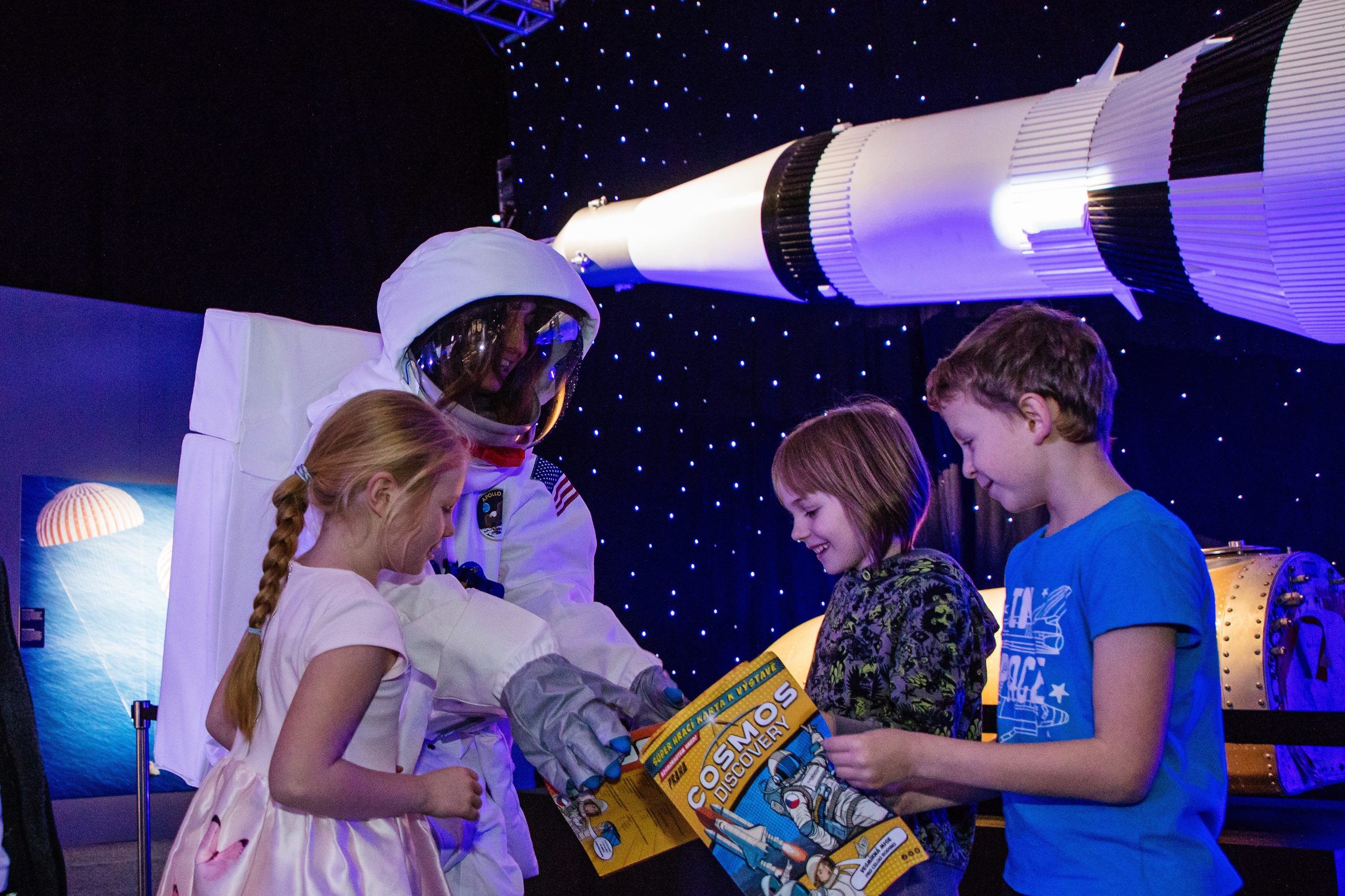 COSMOS DISCOVERY - Teo, All about touring exhibitions