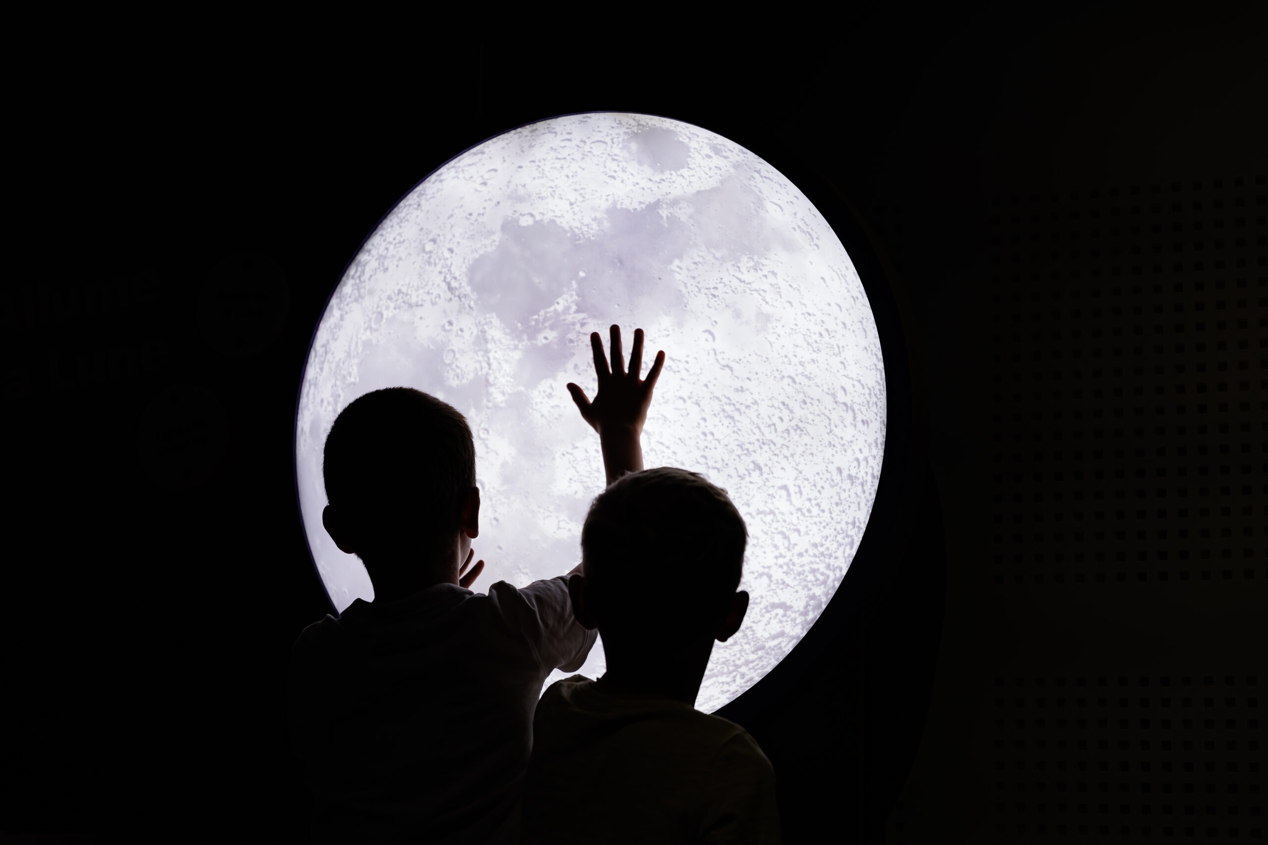 Small Steps on the Moon - Teo, All about touring exhibitions
